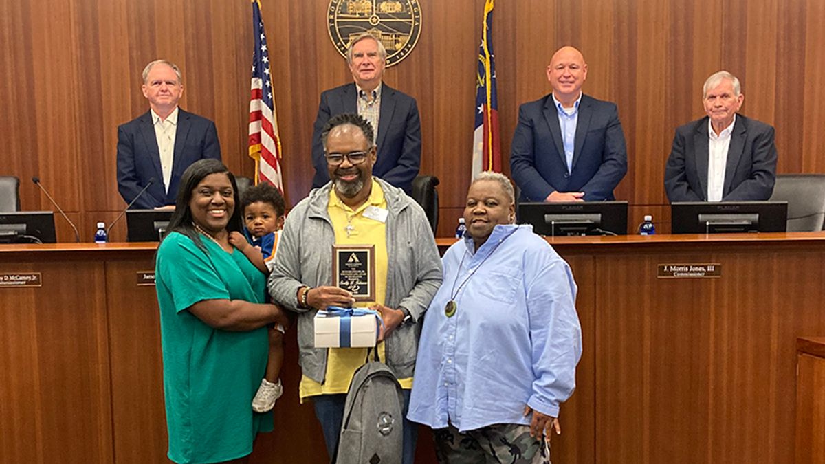County recognizes Strongest Link and longtime employees