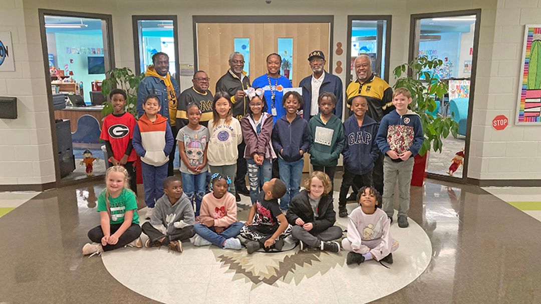 Alpha Phi Alpha donates to local elementary schools
