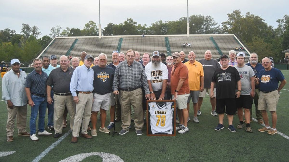 Troup honors legendary football coach Danny Williams before homecoming...