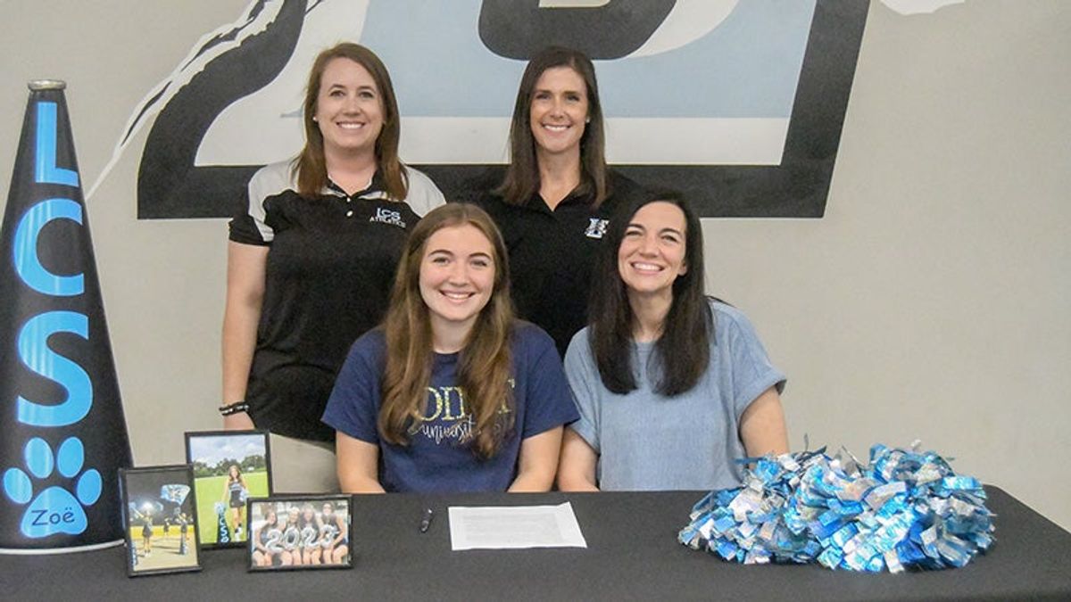 Zoë Pike signs to cheer at Point University