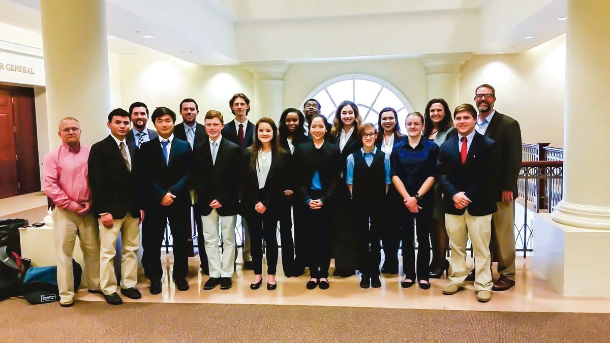 Students advance in law competition