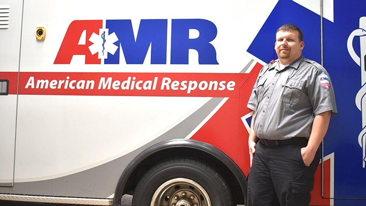 Local paramedic receives national honor