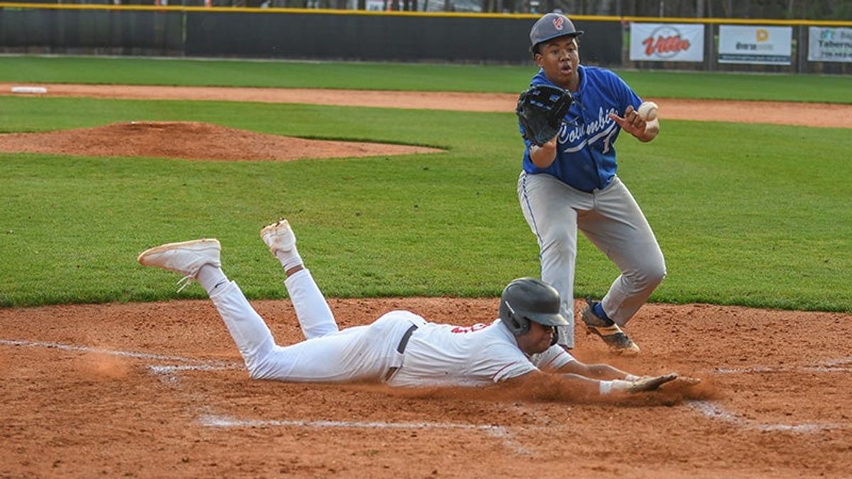 Huckleberry and Hunt combine to pitch no-hitter in region win for Call...