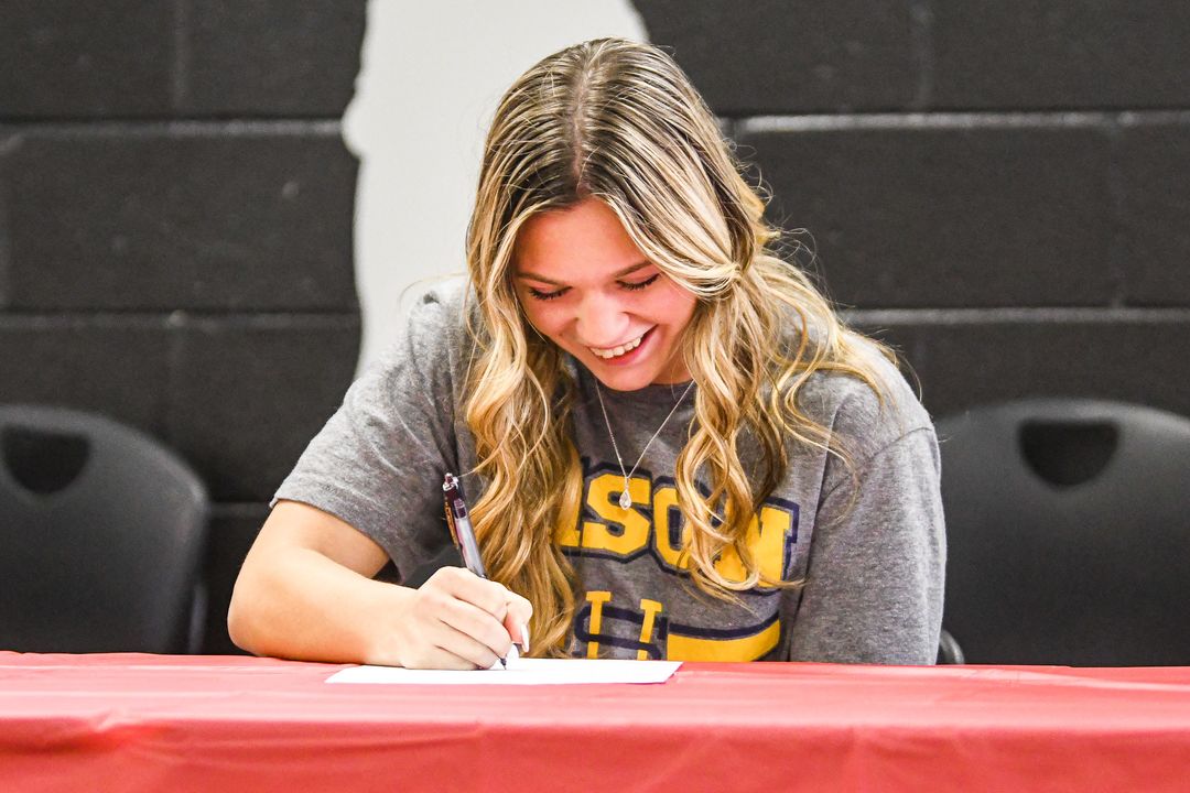 Jaiden Bartlett signs with Southern Union cheer