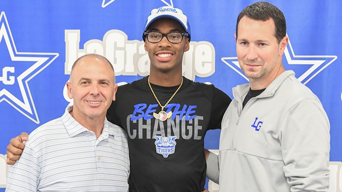 Devin Dowell signs to play basketball at Voorhees University