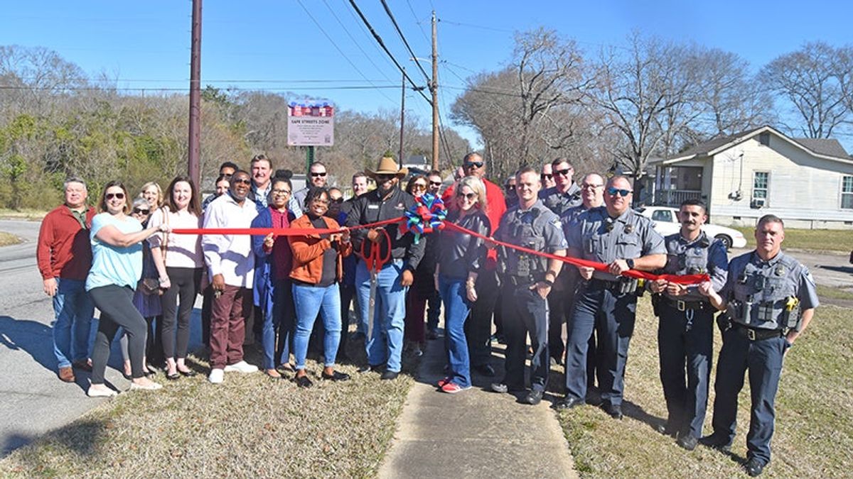 LaGrange cuts ribbon on Safe Streets Zone initiative