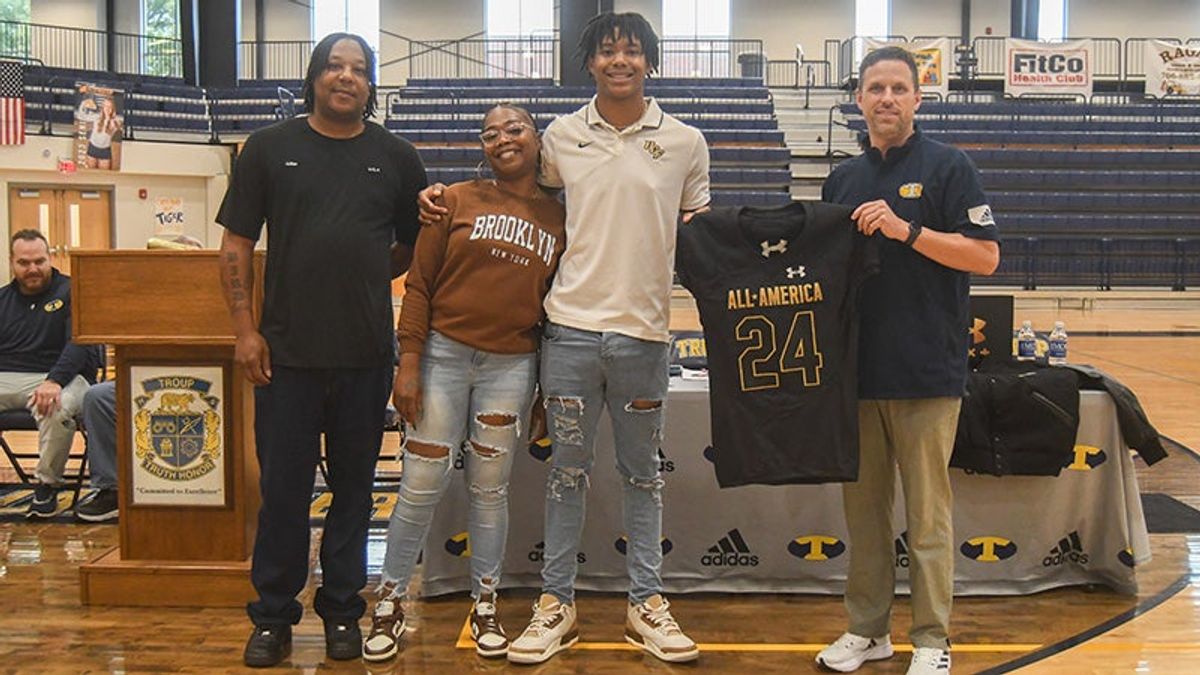 Troup senior Qua Birdsong receives commemorative All-America...
