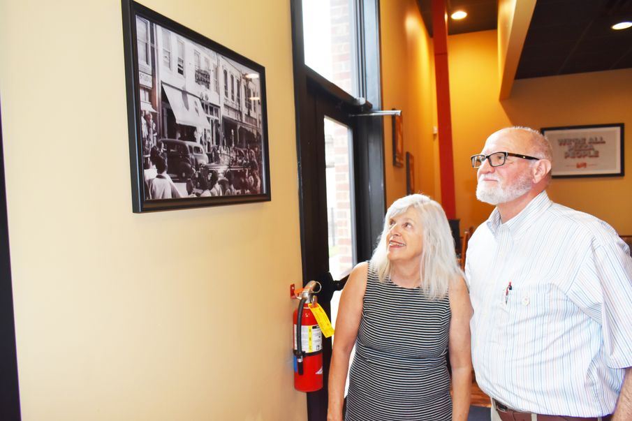 Minchew talks about books on FDR, Carter