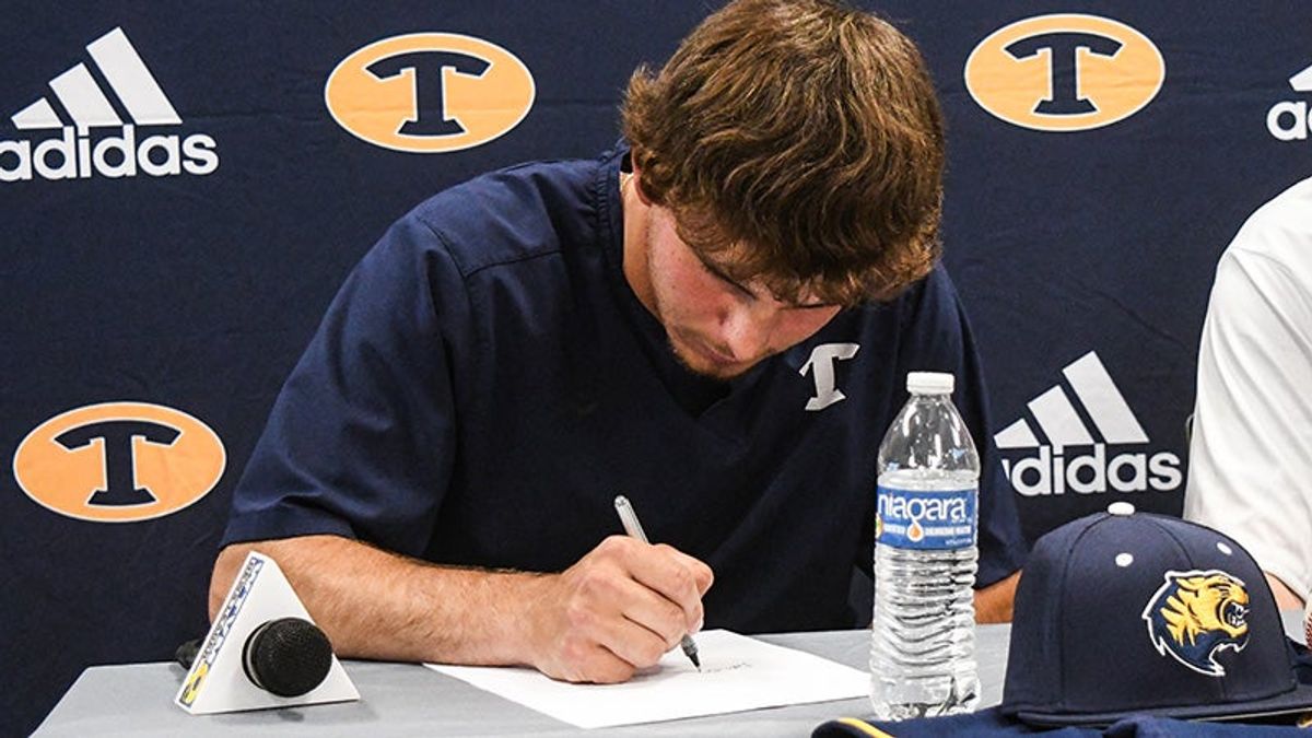 Fisher Baltzell signed to play baseball at Chattahoochee Val...
