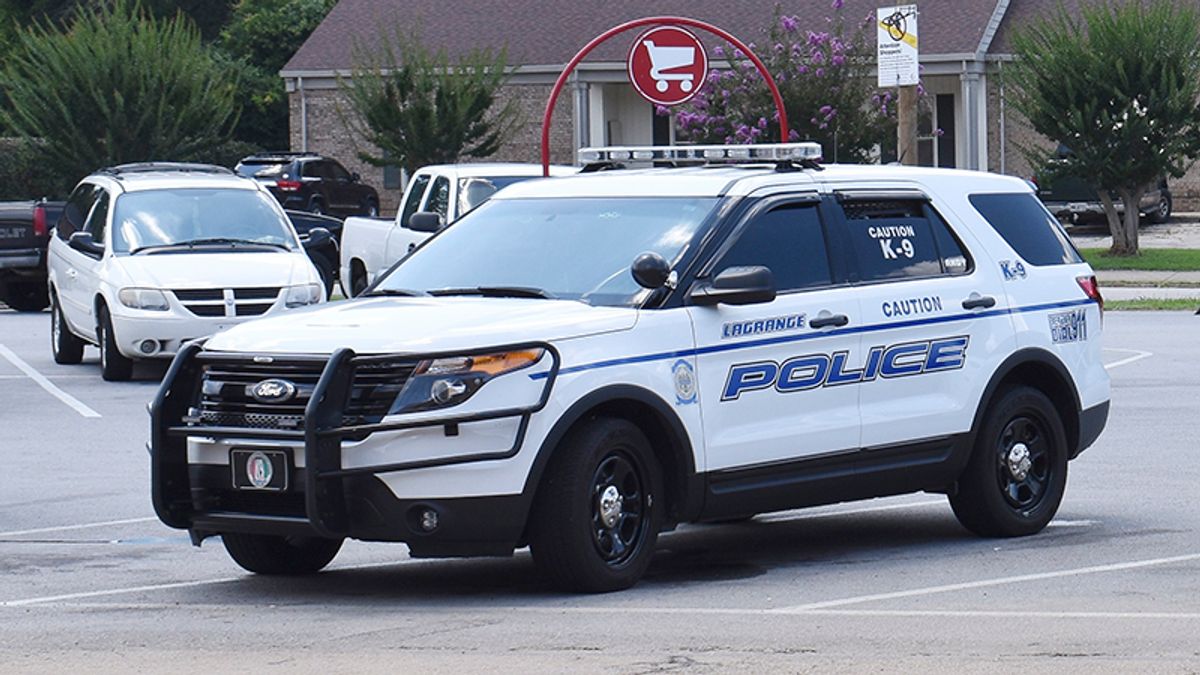 LPD officer shoots machete-wielding suspect