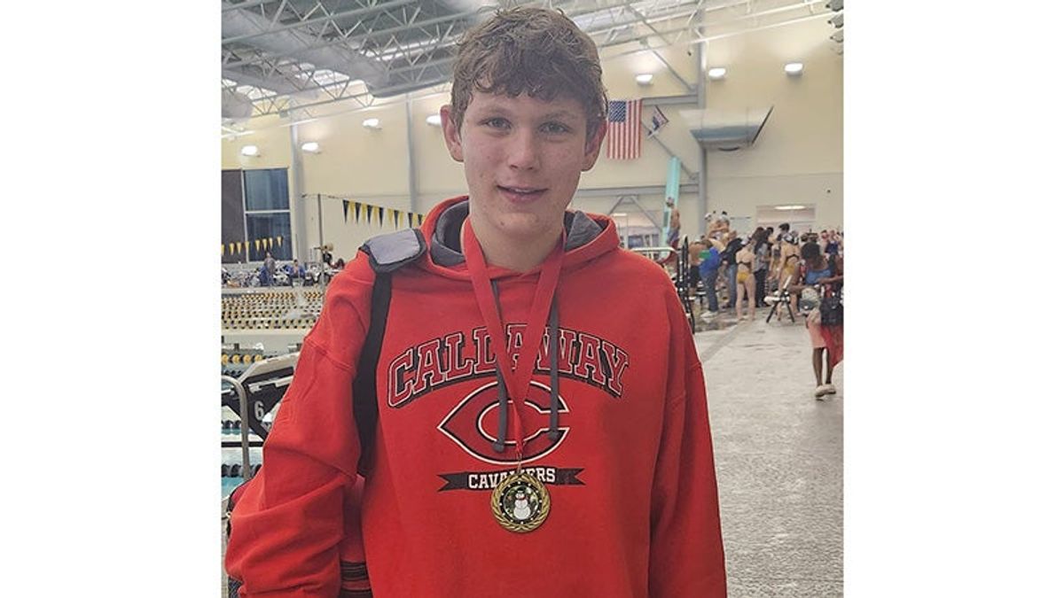 Making waves as a freshman: Daniel Gudgin battles broken arm to finish...