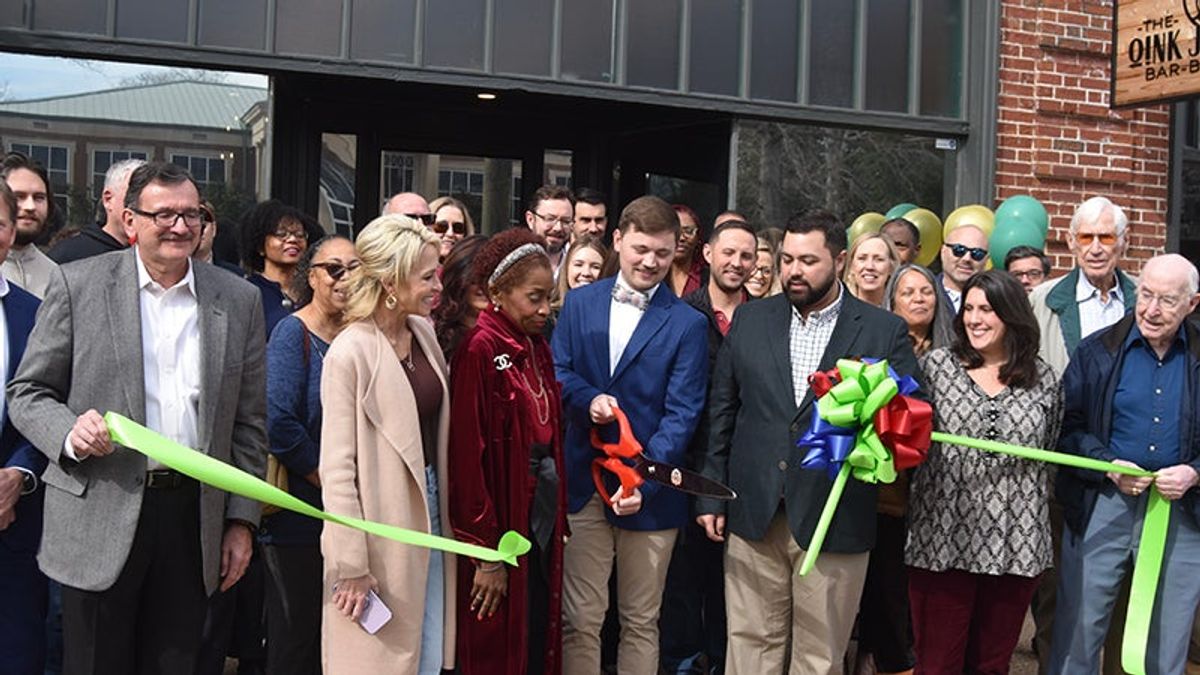 Chamber cuts ribbon on Hillside's Dapper Den