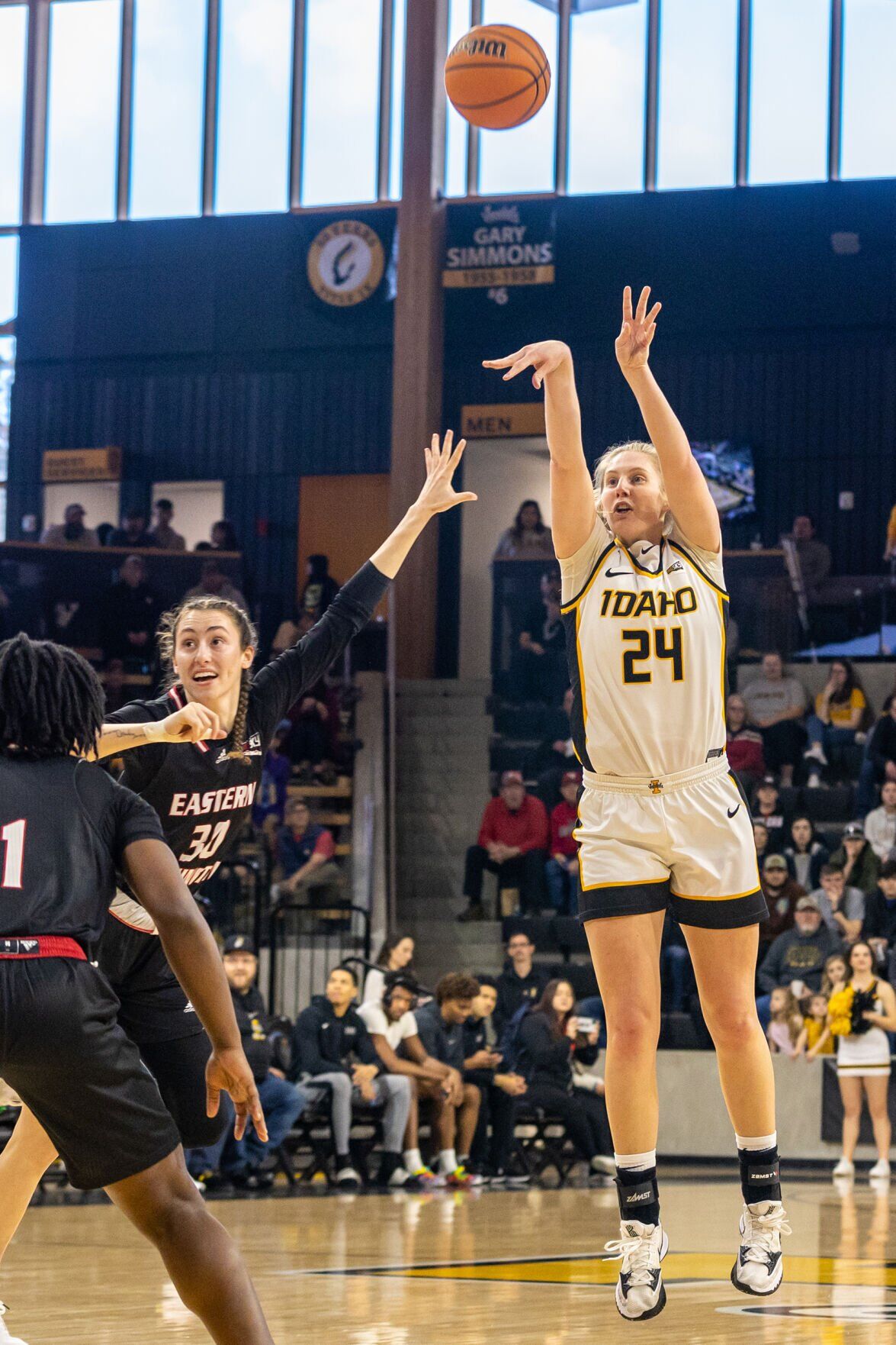 Vandal women put hammer down on Eagles