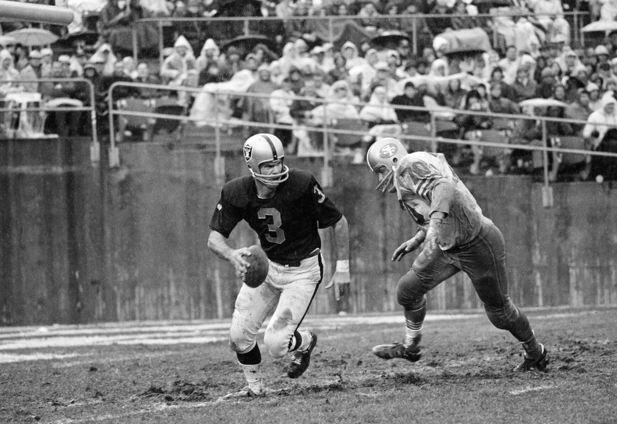Former Raiders QB Daryle Lamonica dies at age 80