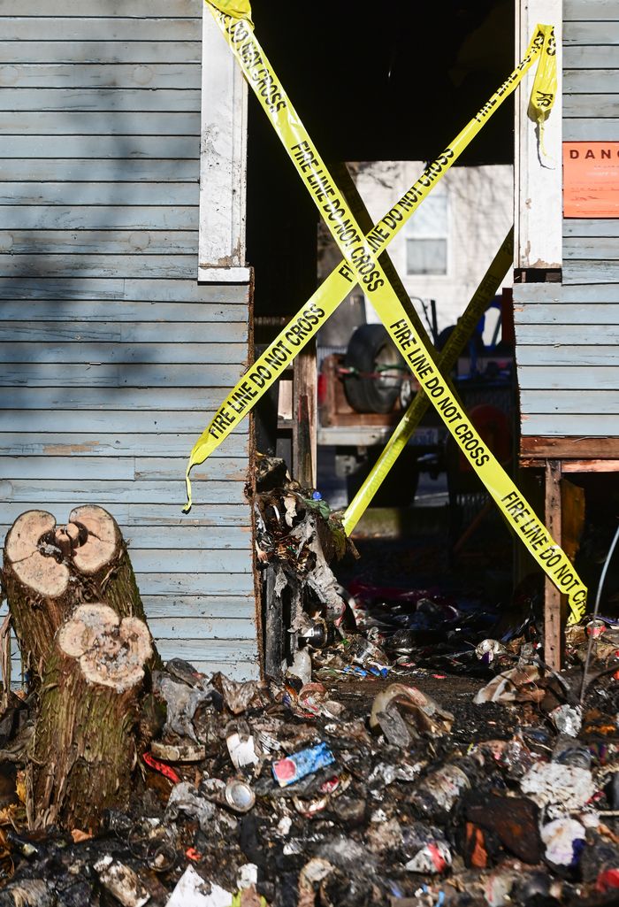 Dead body found in Pullman structure fire