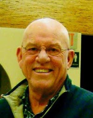 Aune recognized for his contributions to library