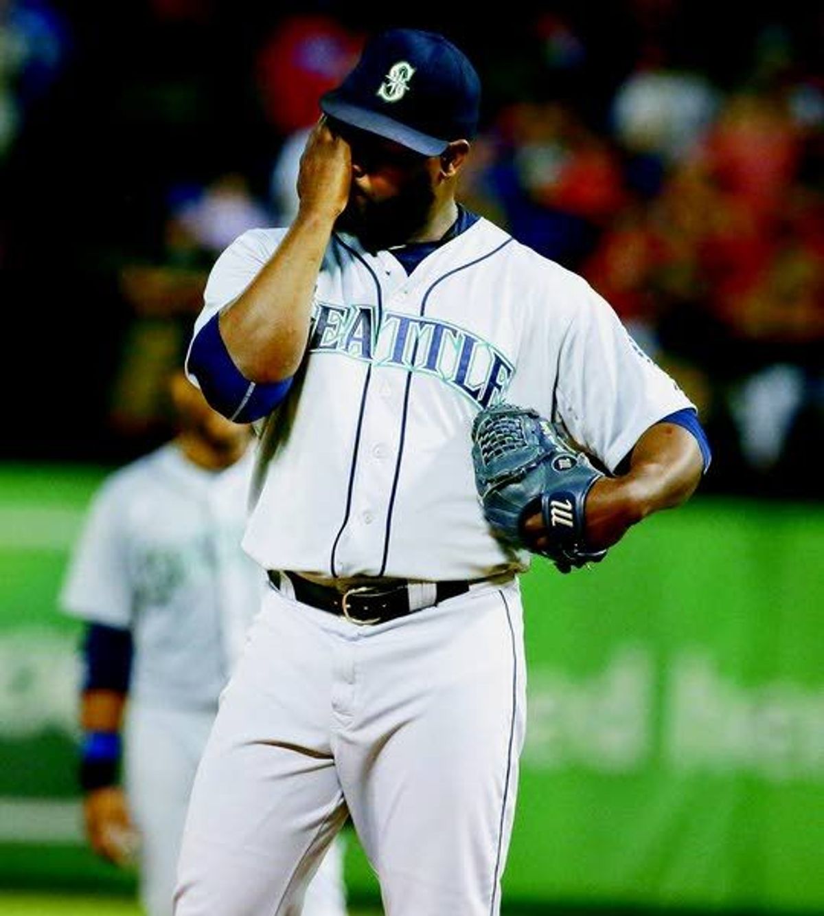 Rodney walks in winning run, M's fall 4-3