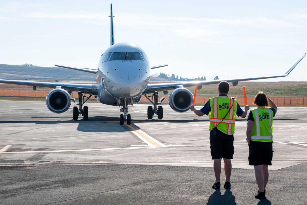 Jet service lands for first time at Pullman