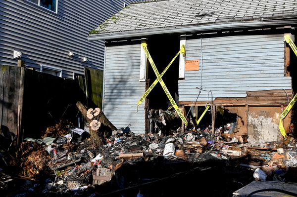 Dead body found in Pullman structure fire