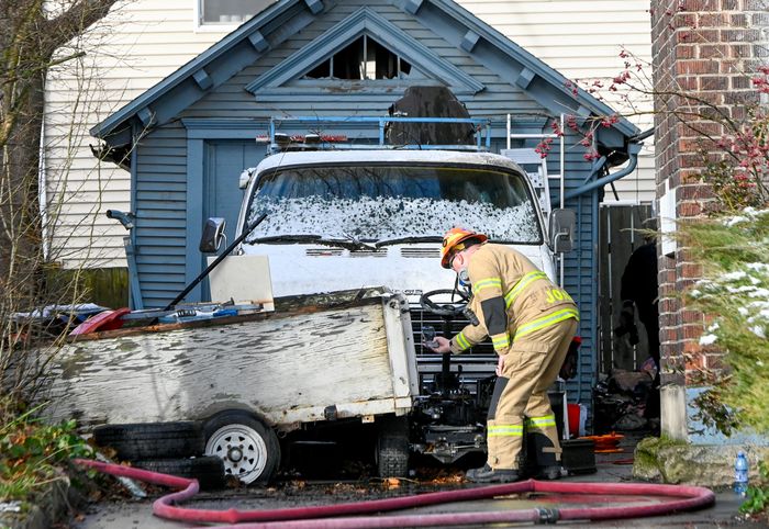 Dead body found in Pullman structure fire