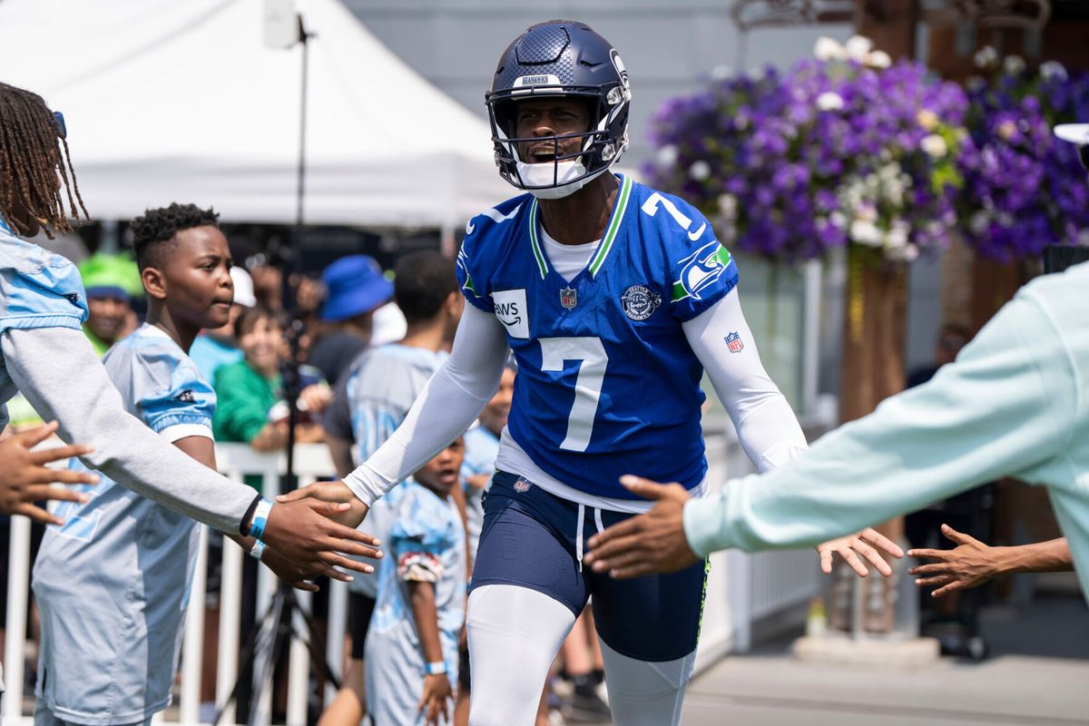 Seahawks QB Smith returns to practice