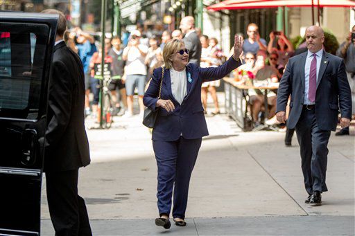 Doctor: Clinton has pneumonia