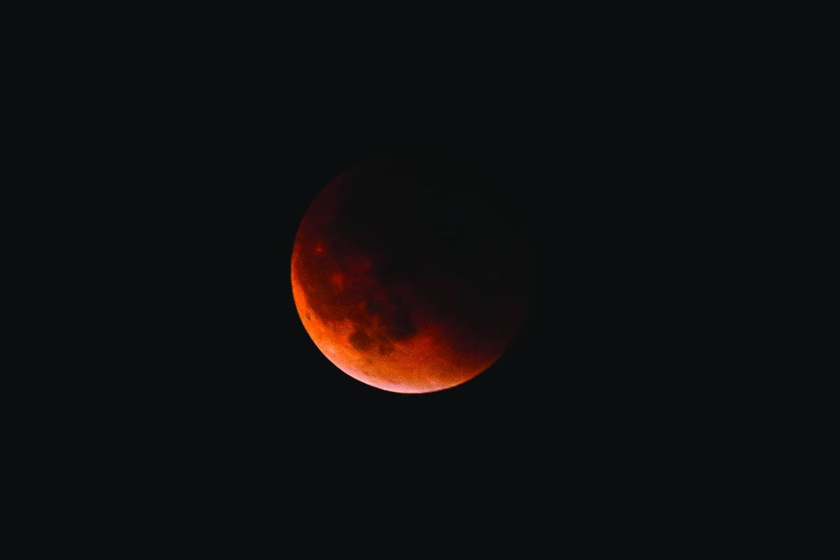 'Blood moon' visible above the Palouse