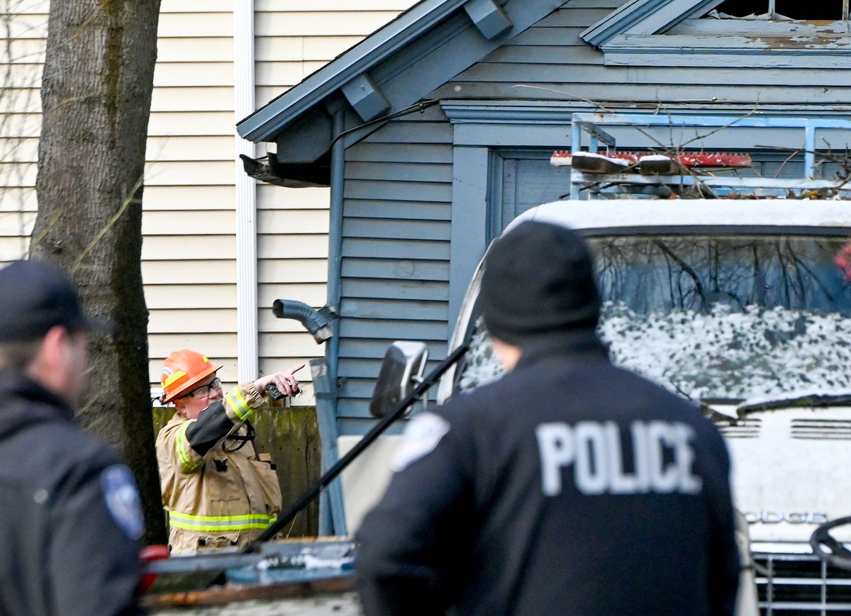 Dead body found in Pullman structure fire