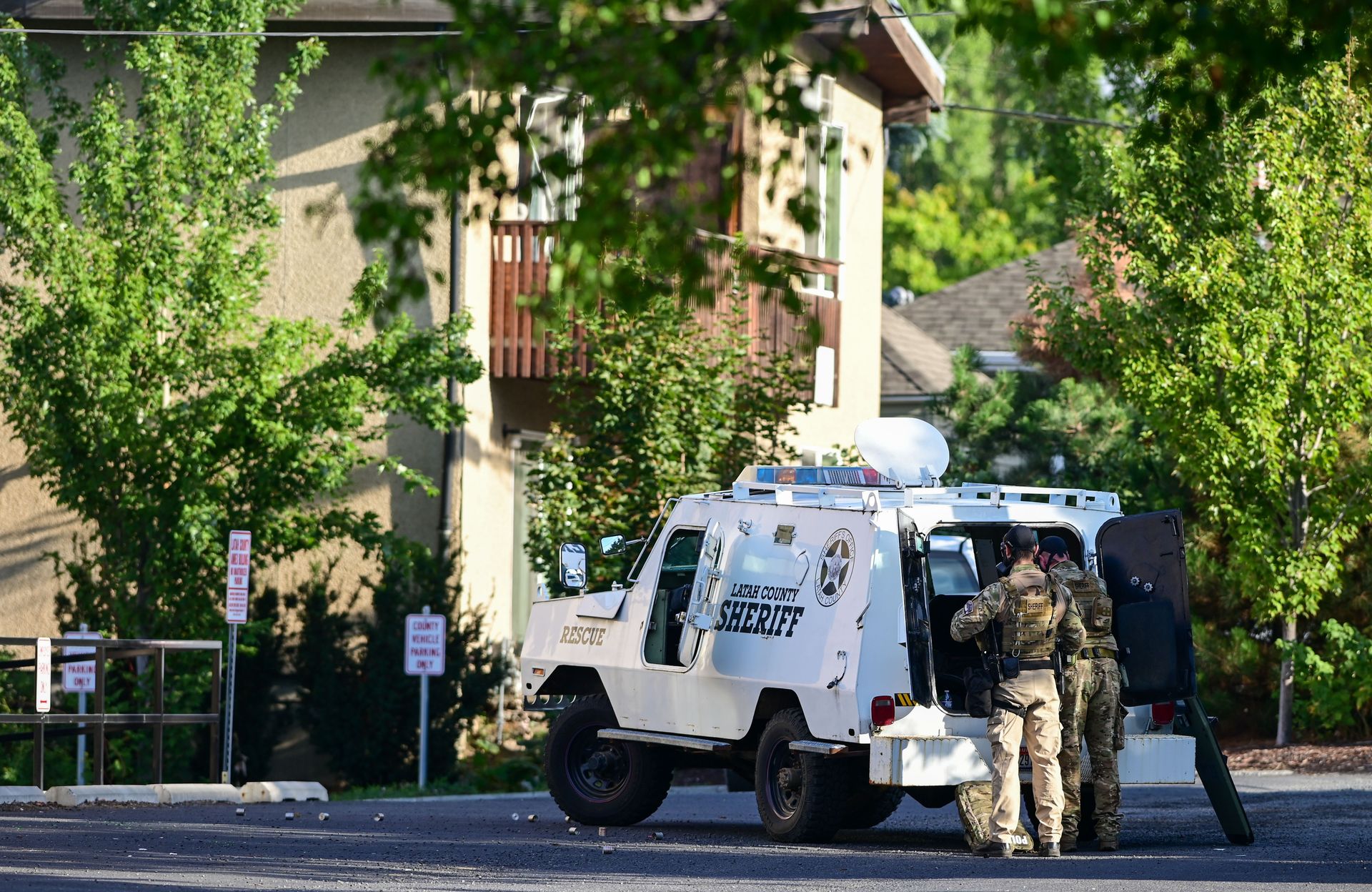 Long standoff in Moscow ends in arrest