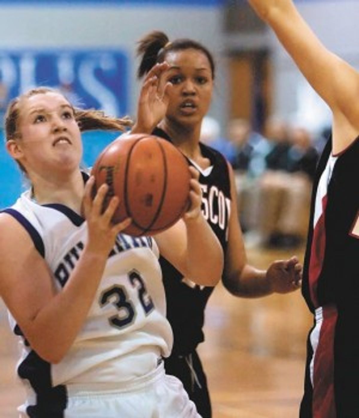 Pullman girls win season opener against Moscow