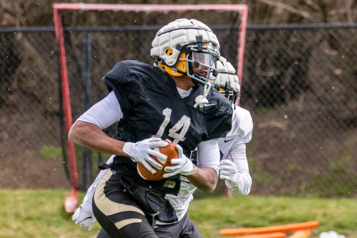 It’s a brotherhood for Traynor, UI receivers