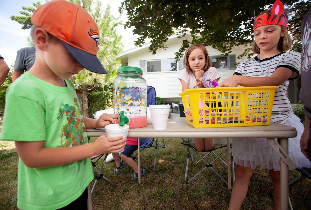 Bringing customers to lemonade stands