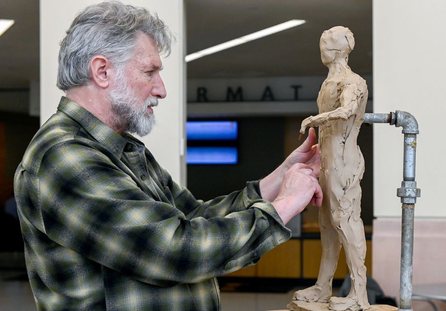 Artist hopes statue will capture spirit of UI