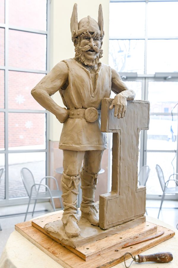 Artist hopes statue will capture spirit of UI