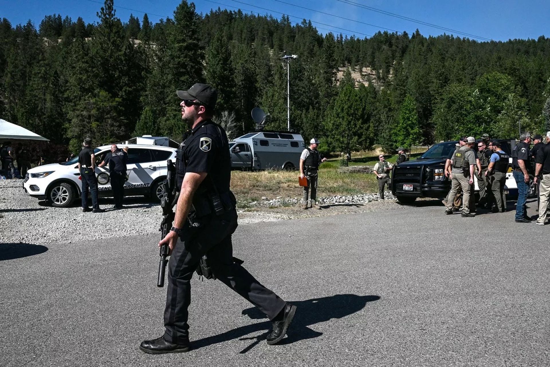 UPDATED AT 10:49 P.M.: Man started wildfire then shot firefighters, au...