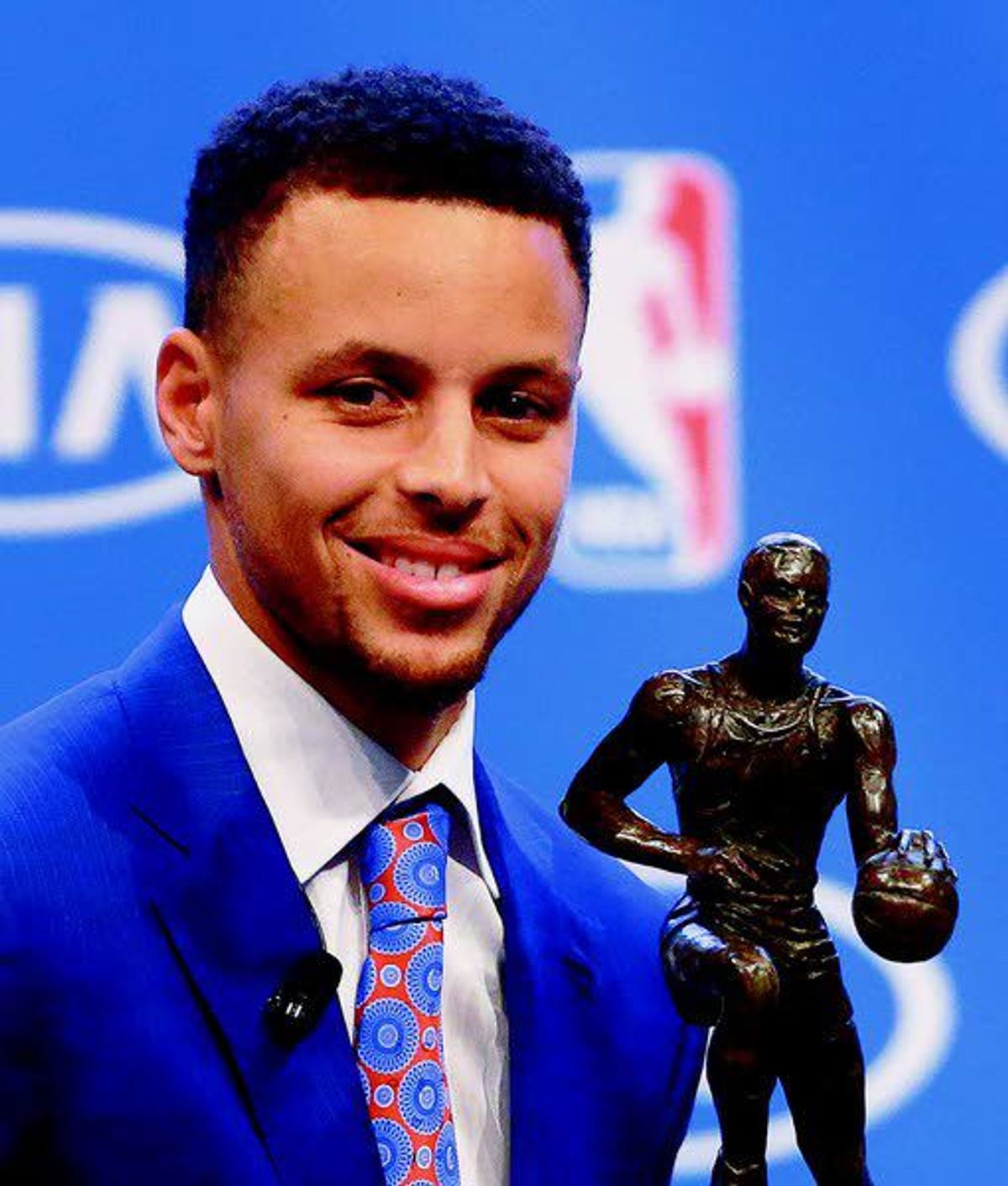 Curry is first unanimous NBA MVP, takes the honor again