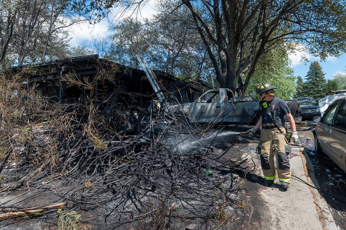 Pullman brush fire damages two duplexes