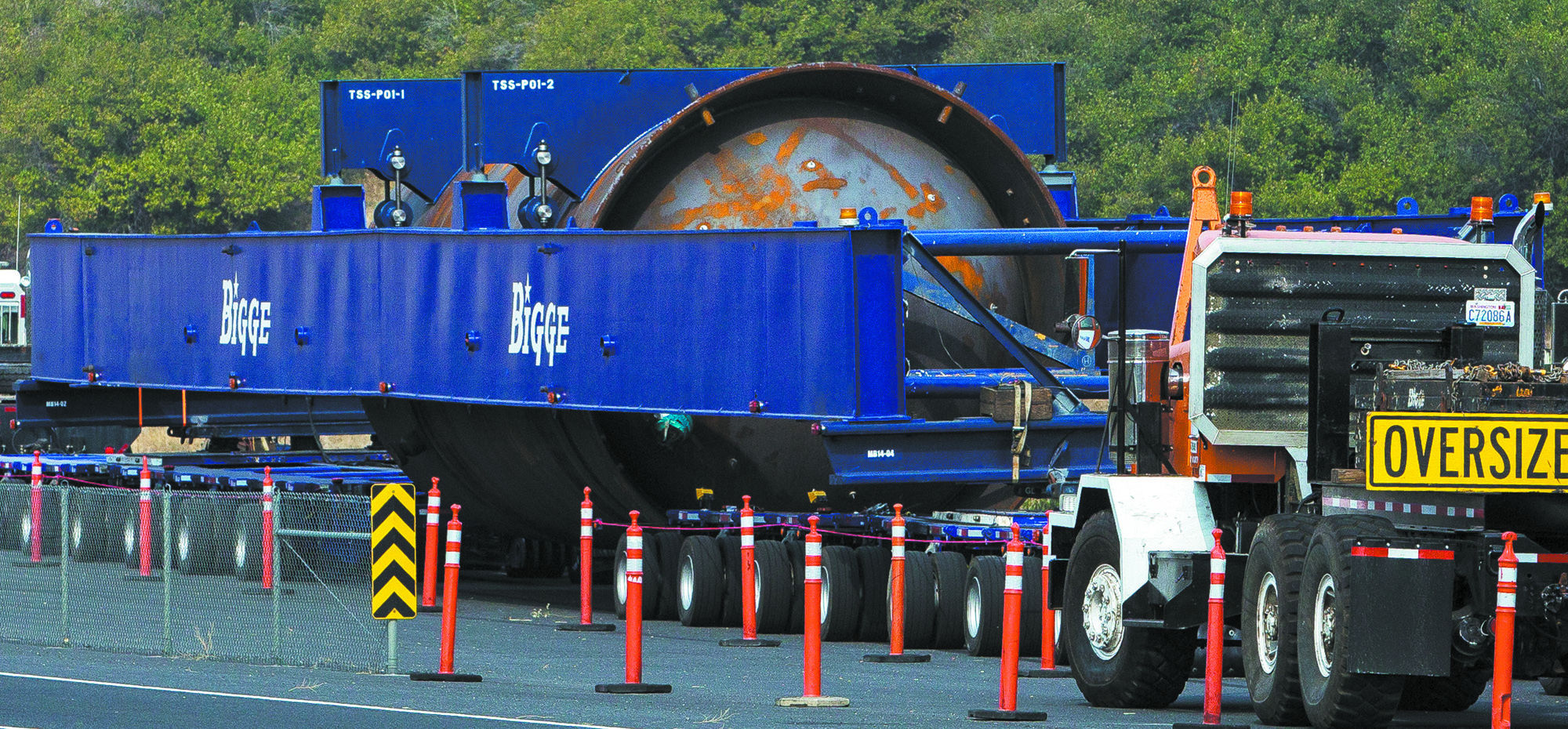 Megaload passes through Moscow with protest, without incident
