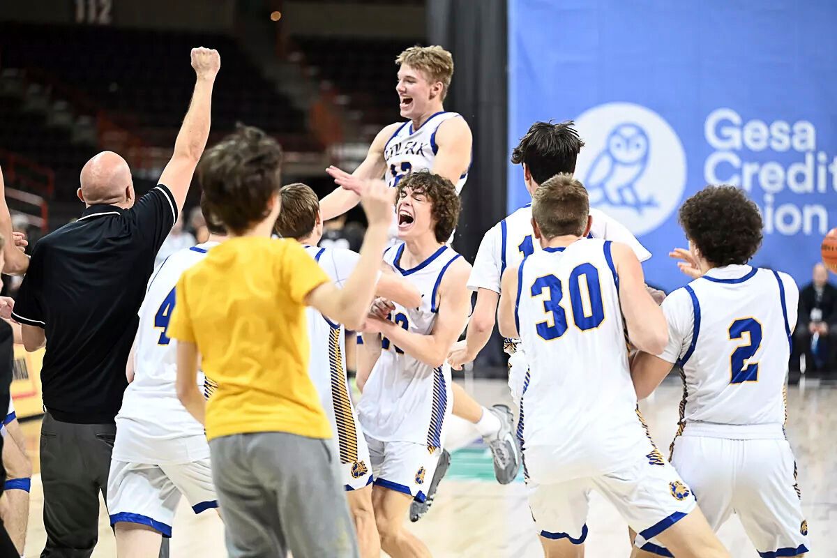 WASHINGTON CLASS 2B STATE CHAMPIONS: Colfax Bulldogs boys co...