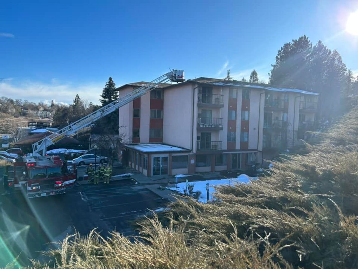 Fire at Pullman apartment temporarily forces residents to evacuate; tw...