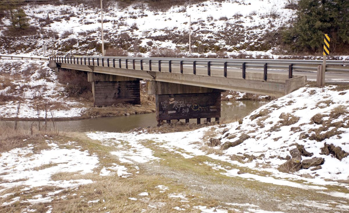 Palouse River bridge on Rock Creek Road closed