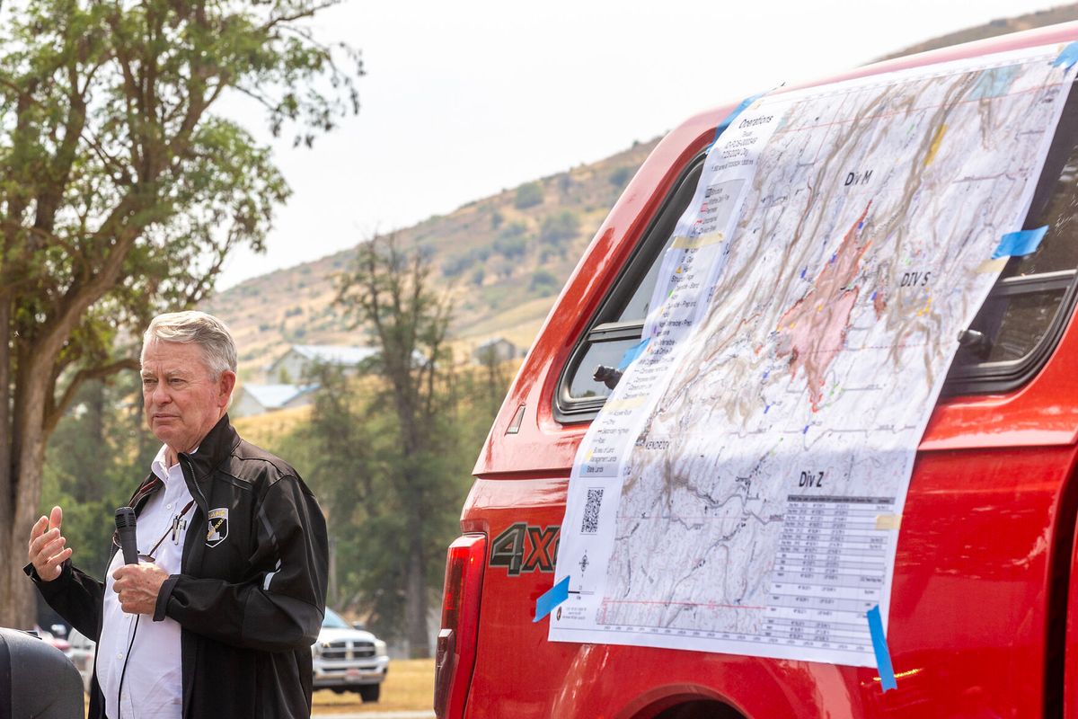 Gov. Brad Little praises response to Gwen and Texas Ridge fires