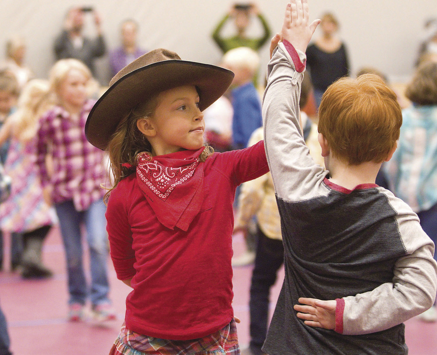 Moscow elementary students take part in barn dance