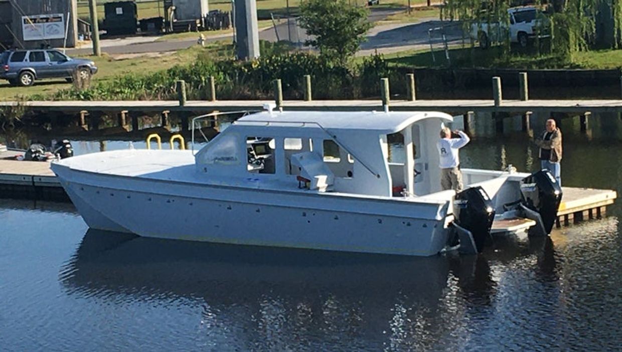 Compmillennia builds outboard catamaran pilot boat