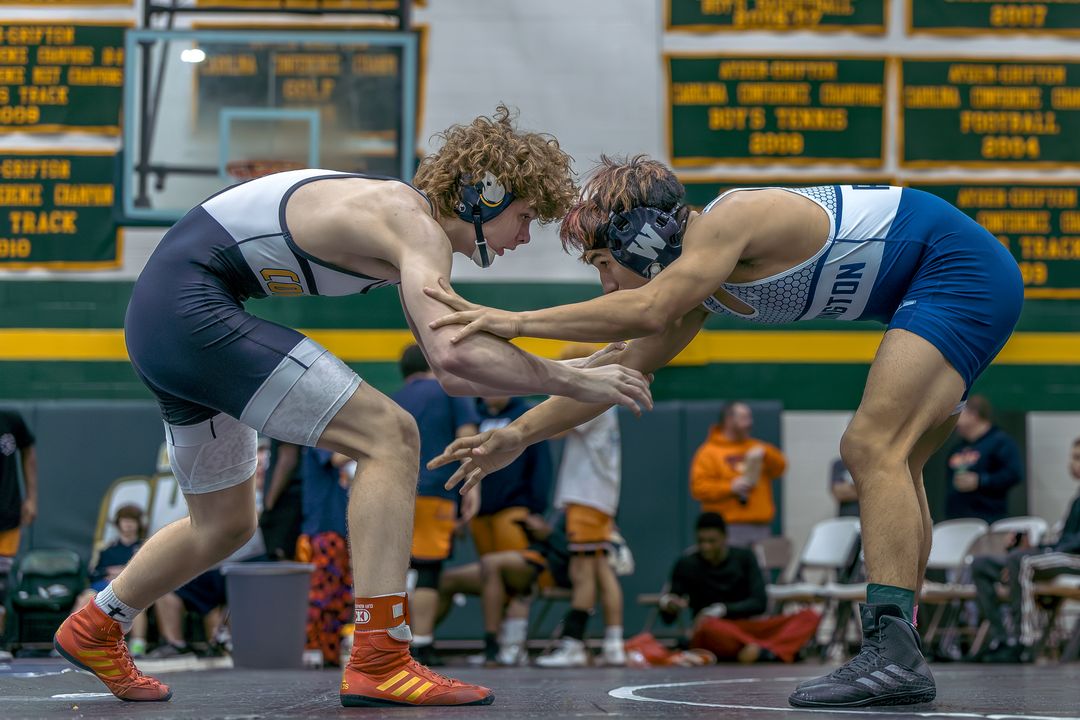 Washington wrestling sweeps at Charger Duals