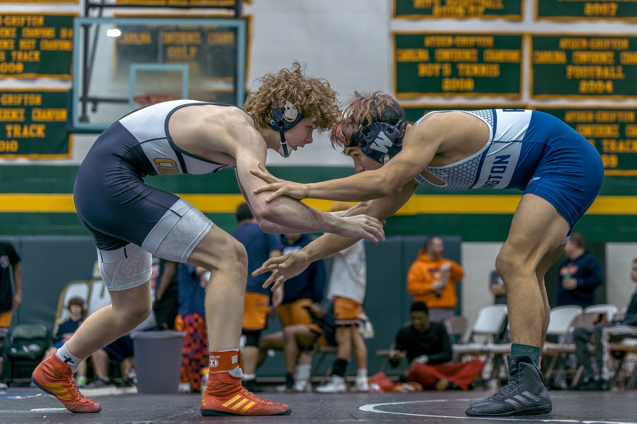 Washington wrestling sweeps at Charger Duals