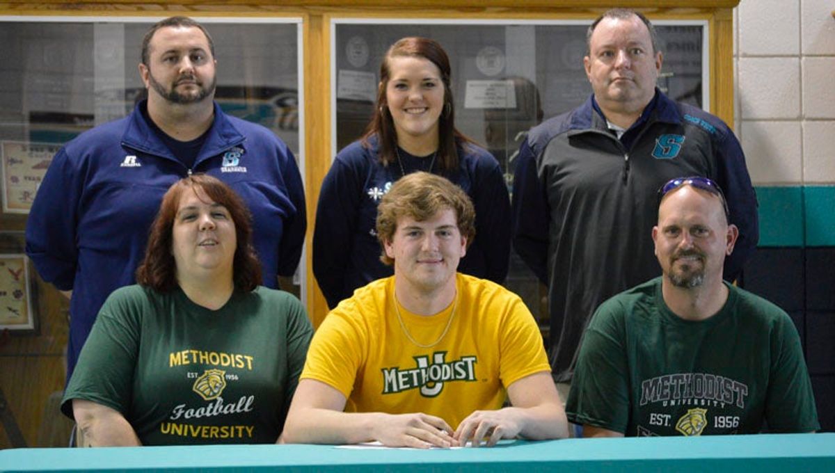 Medlock signs to play for the Monarchs