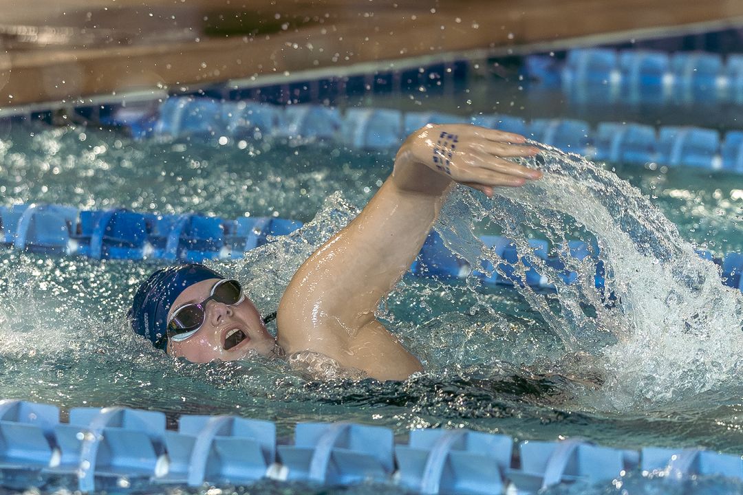 Washington swimming dominates final home meet