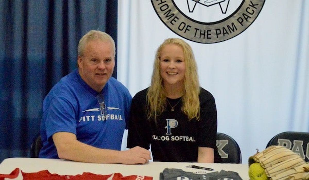 Everett commits to PCC