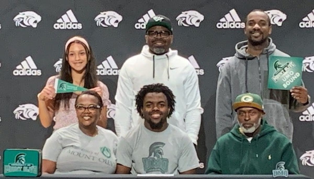 O'Neal commits to Mount Olive